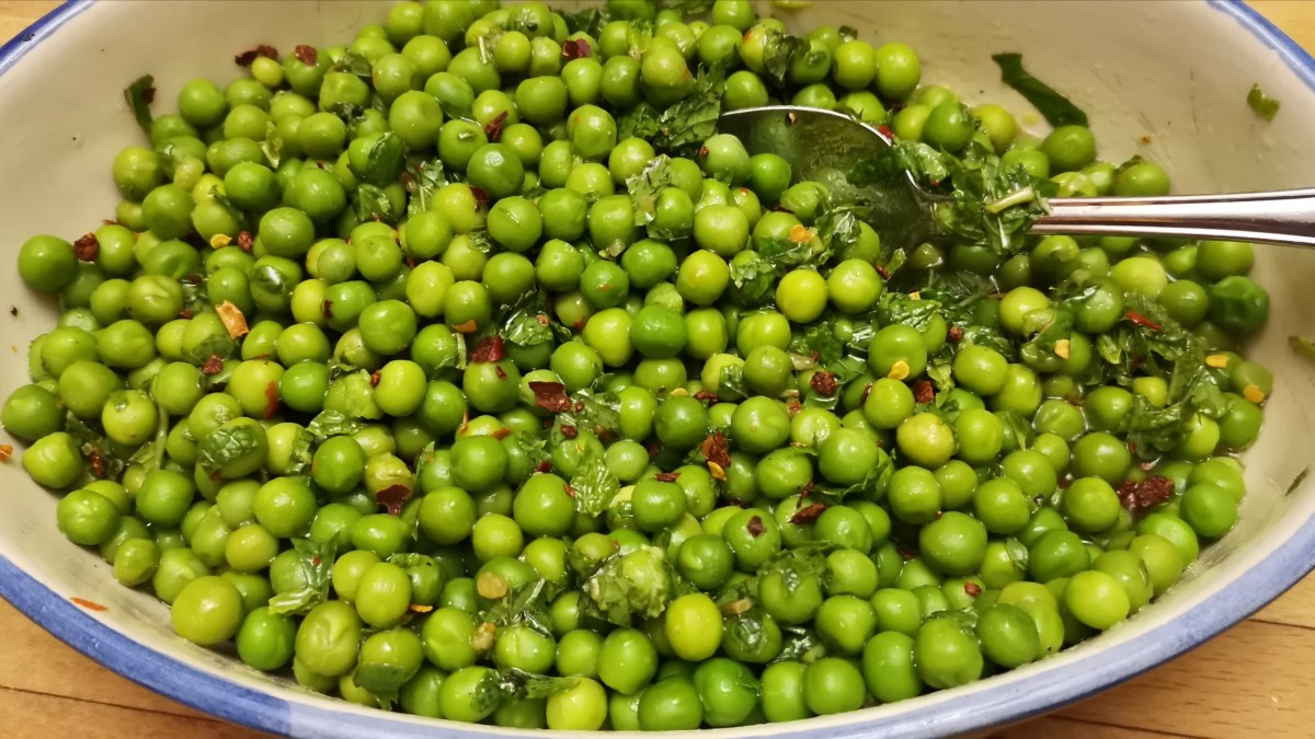 Peas with Mint, Garlic & Chilli – Jana Cooks